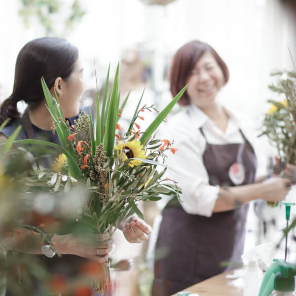 Flower Arranging Class - Simple Inspiration Bangkok | ClassBento