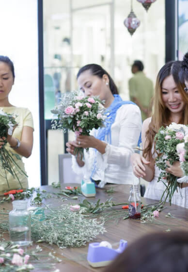 Flower Arranging Class - Simple Inspiration Bangkok | ClassBento